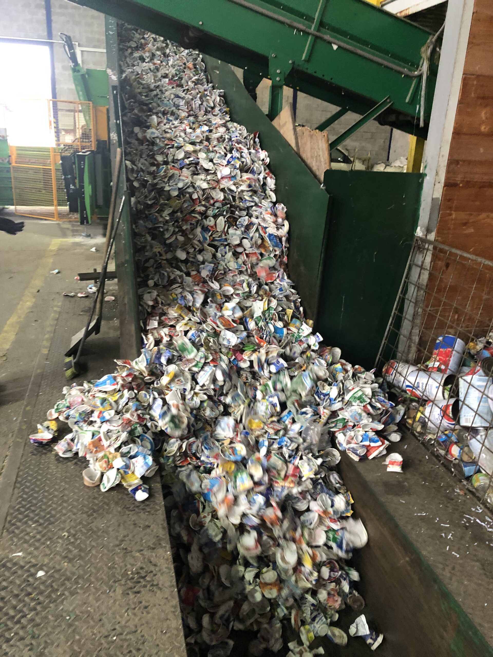 ORWAK HORIZONTAL BALER AT BIG SORTING STATION IN SLOVAKIA - Orwak