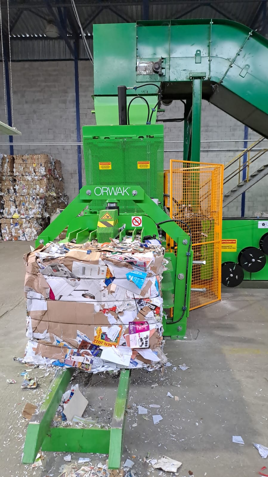 ORWAK HORIZONTAL BALER AT BIG SORTING STATION IN SLOVAKIA - Orwak