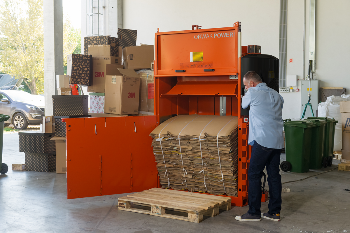 ORWAK_3420_cardboard compaction_Black - Orwak